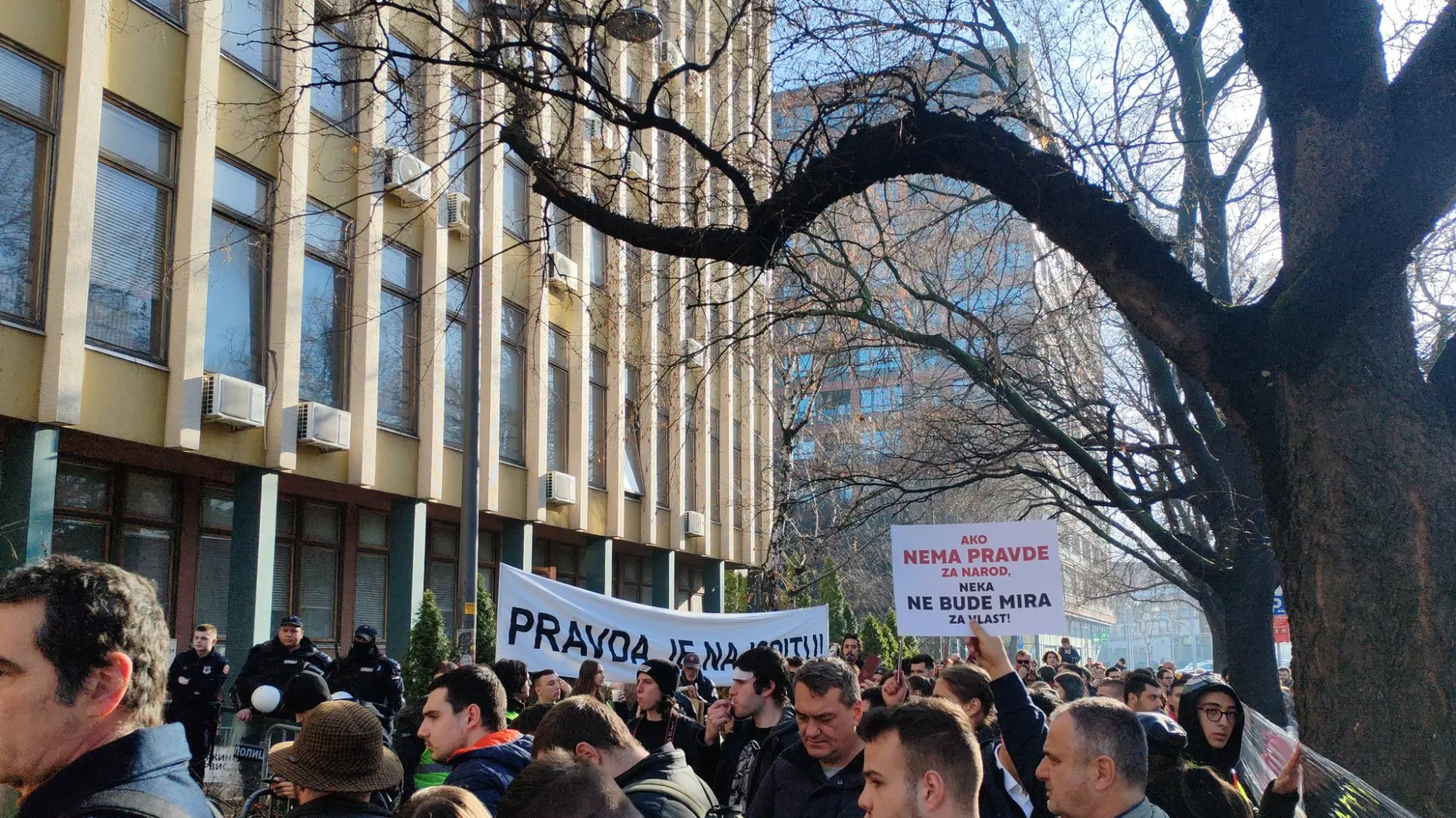 Studenti u blokadi blokirali zgradu Bogoslovskog fakulteta